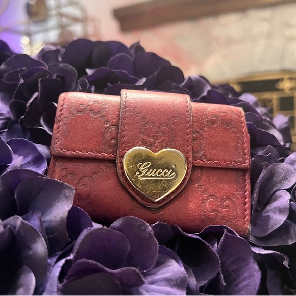 Gucci | Accessories | Gucci Heart Crest Leather Key Holder Certificate ...